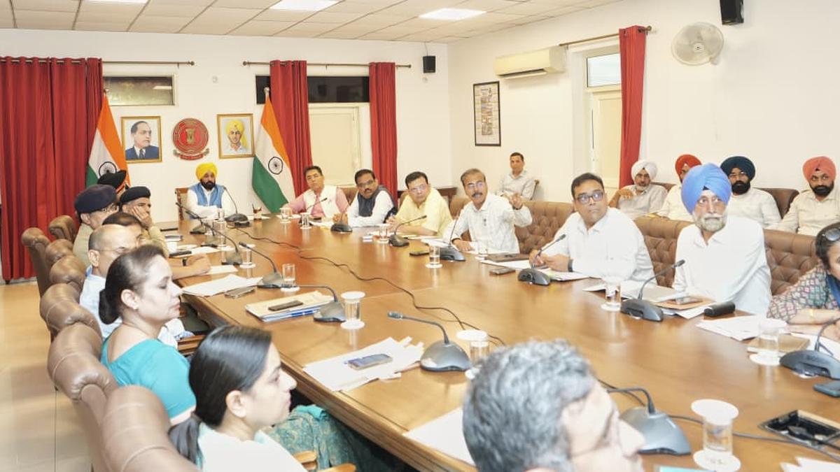 CM CONSTITUTES A HIGH POWERED COMMITTEE TO SUPERVISE RELIEF AND RESCUE ...