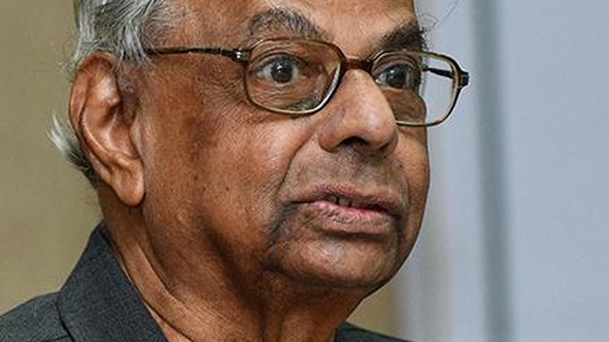Ex-RBI chief Rangarajan favours cash recap of banks - The Hindu