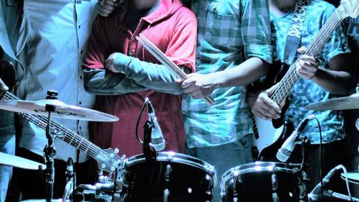 ‘Loot’ and rock: Loot 77, an unconventional college band - The Hindu