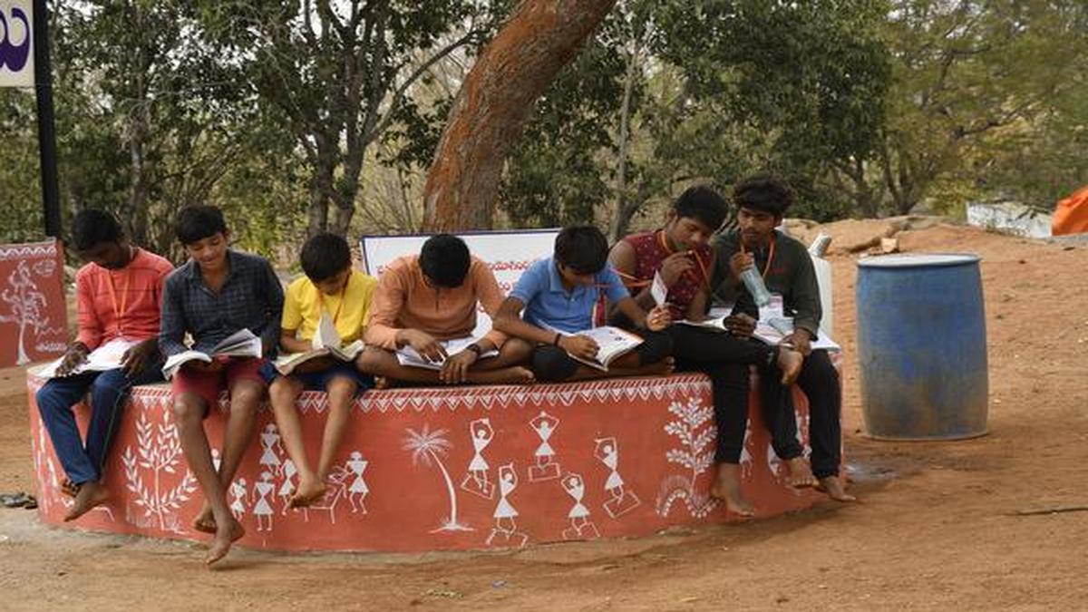 What are the challenges of education in rural India and how technology ...