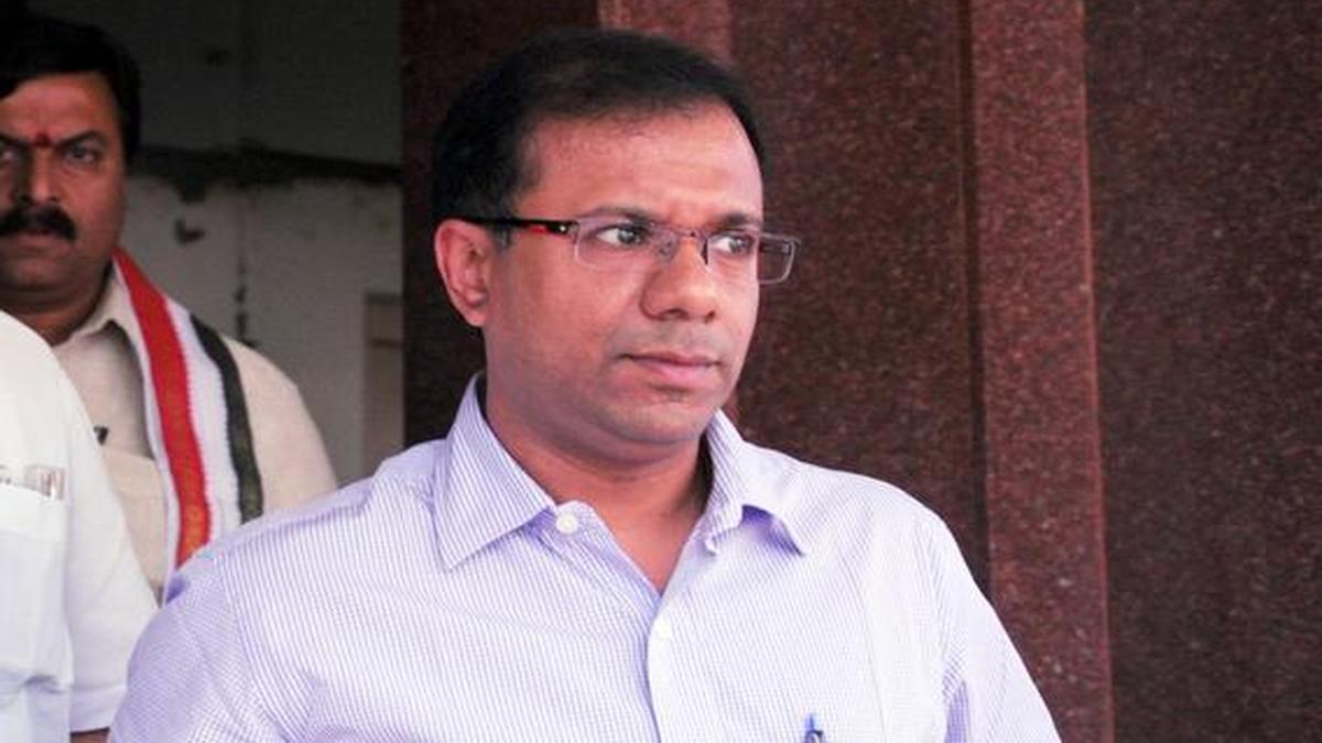 Vishwajit Rane quits as Congress MLA, decides to support Parrikar - The ...