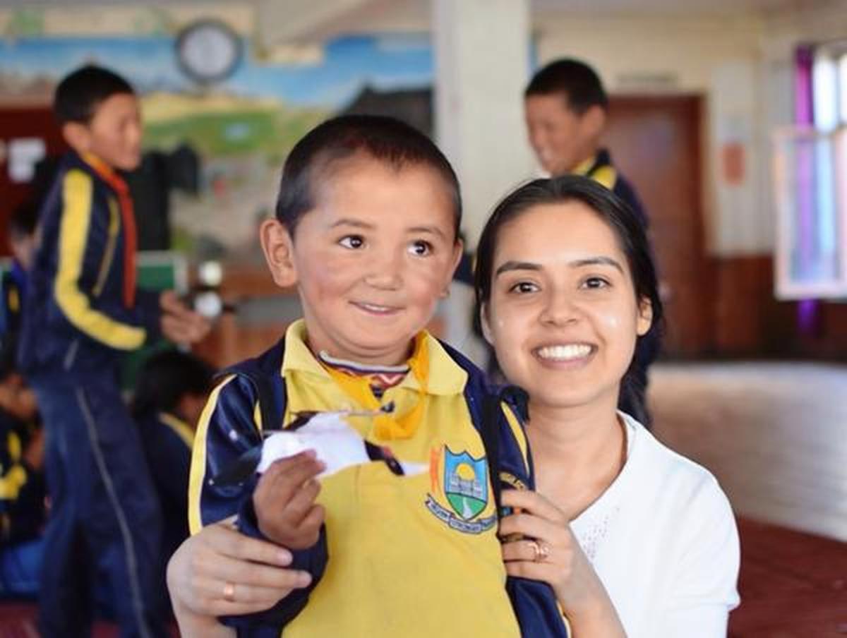 Artist Niharika Rajput makes realistic paper models of birds - The Hindu