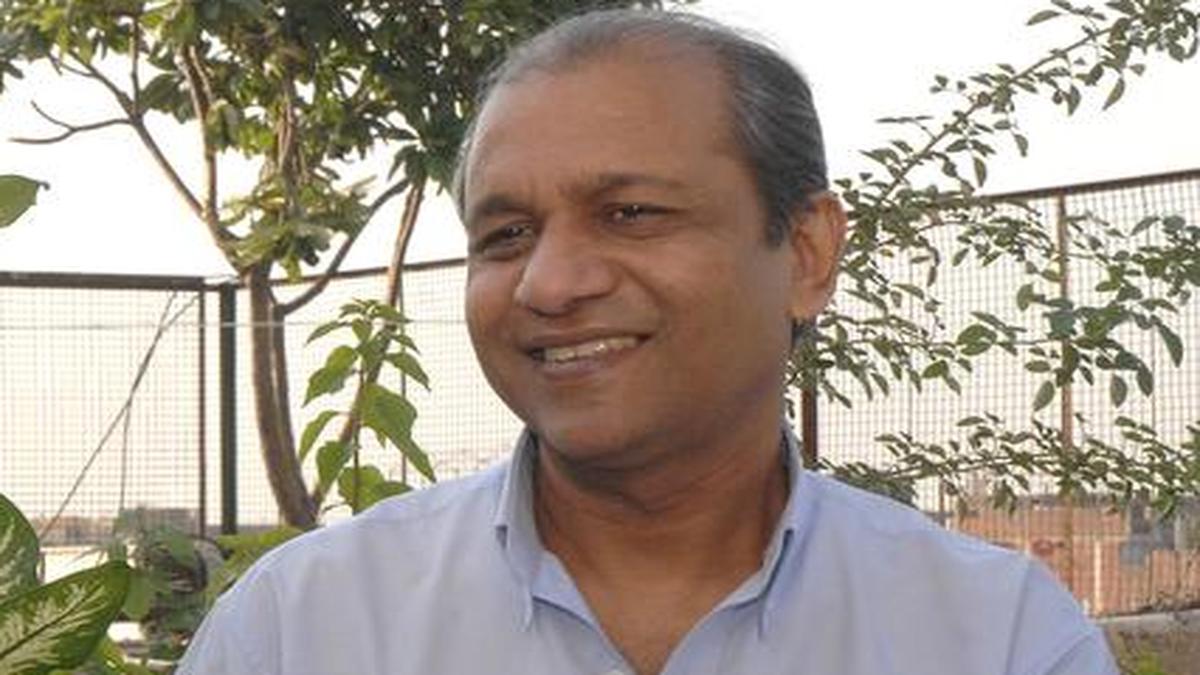 Siddhartha Basu on Star Suvarna with the Kannada version of KBC - The Hindu