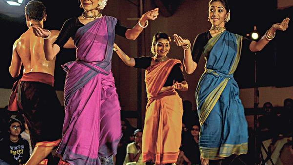 'Questioning Frontality' by Vyuti: a thought experiment - The Hindu