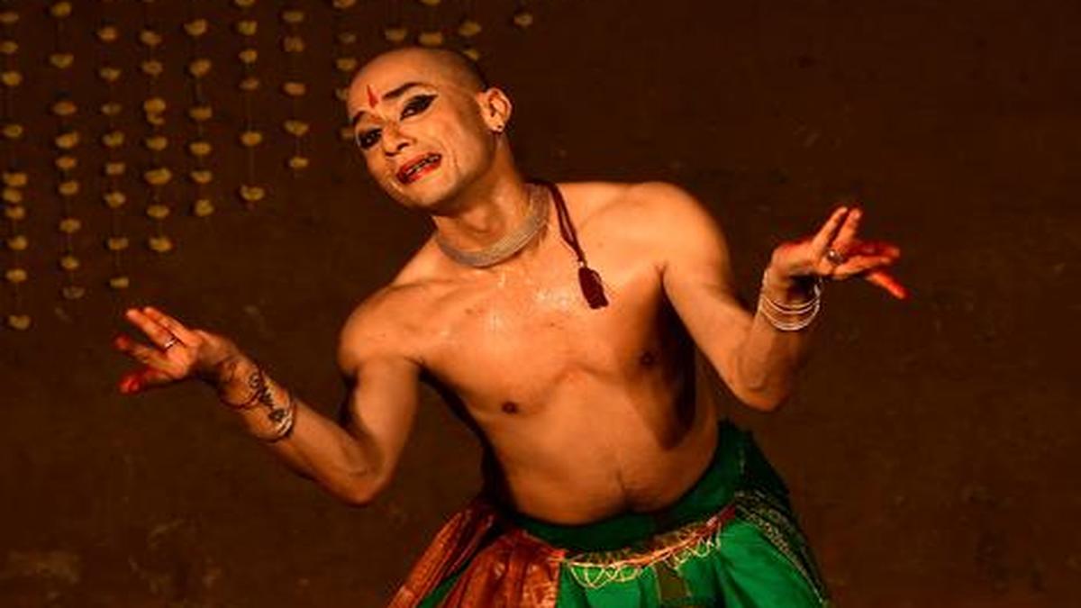 Mavin Khoo offers an intense artistic experience - The Hindu