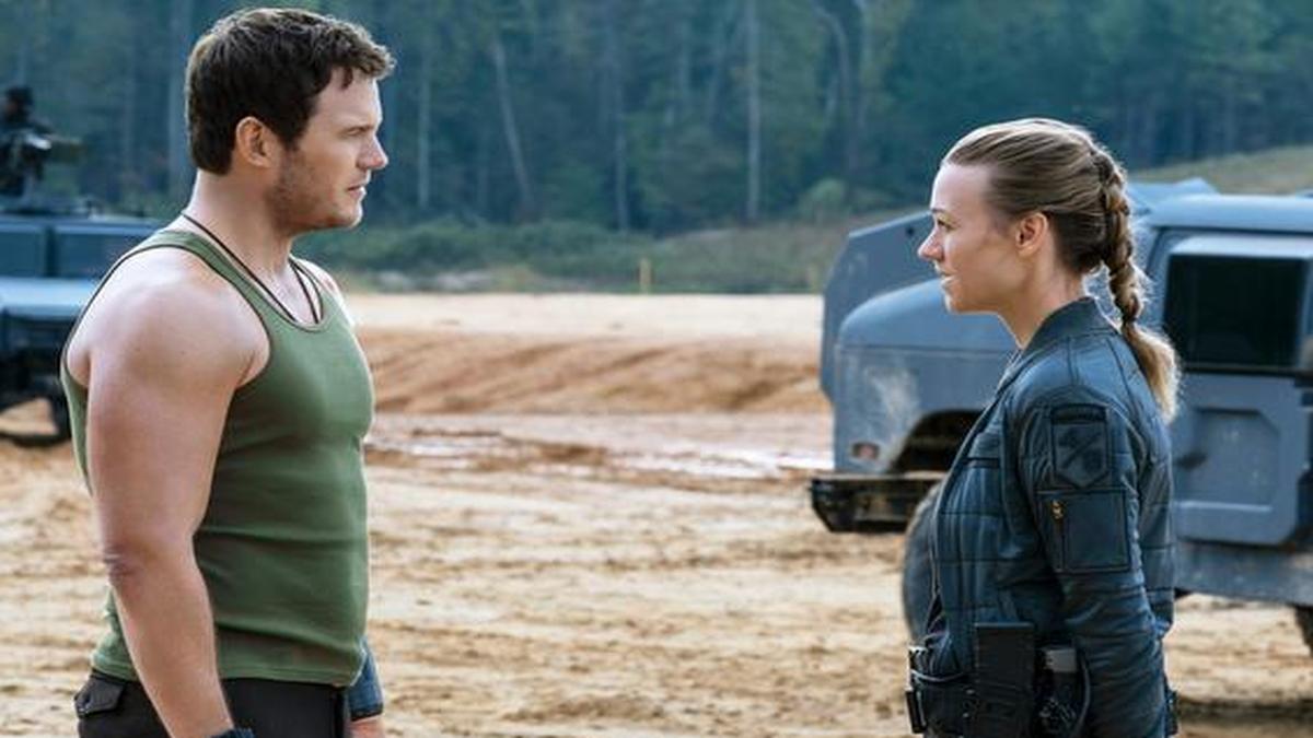 ‘The Tomorrow War’ movie review: Back to the ‘90s with Chris Pratt ...