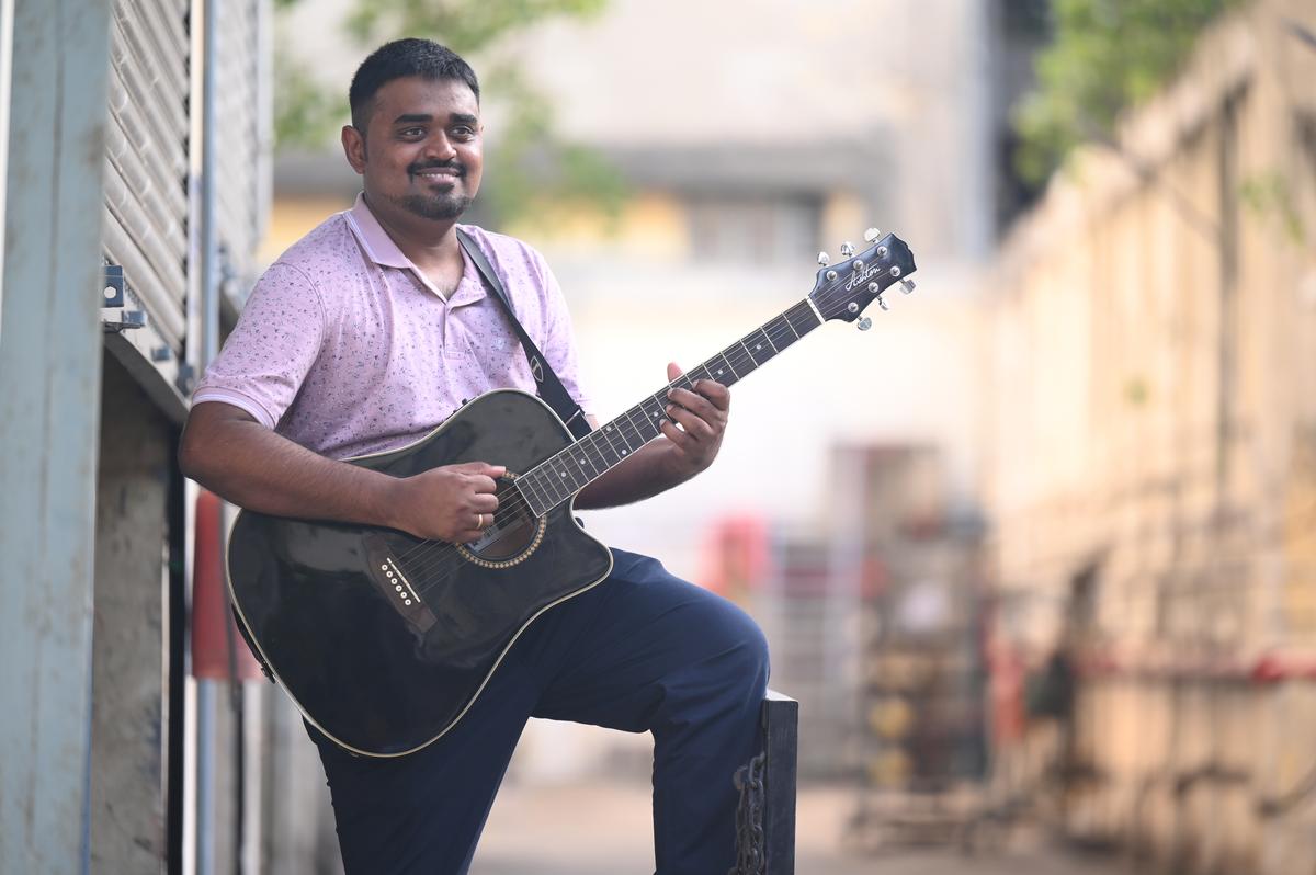 With ‘Jagane Thanthiram’, this Chennai stand-up comedian blends music and romance - The Hindu