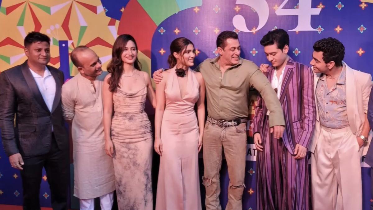 IFFI 2023: Salman Khan poses with 'Farrey' cast ahead of film release ...