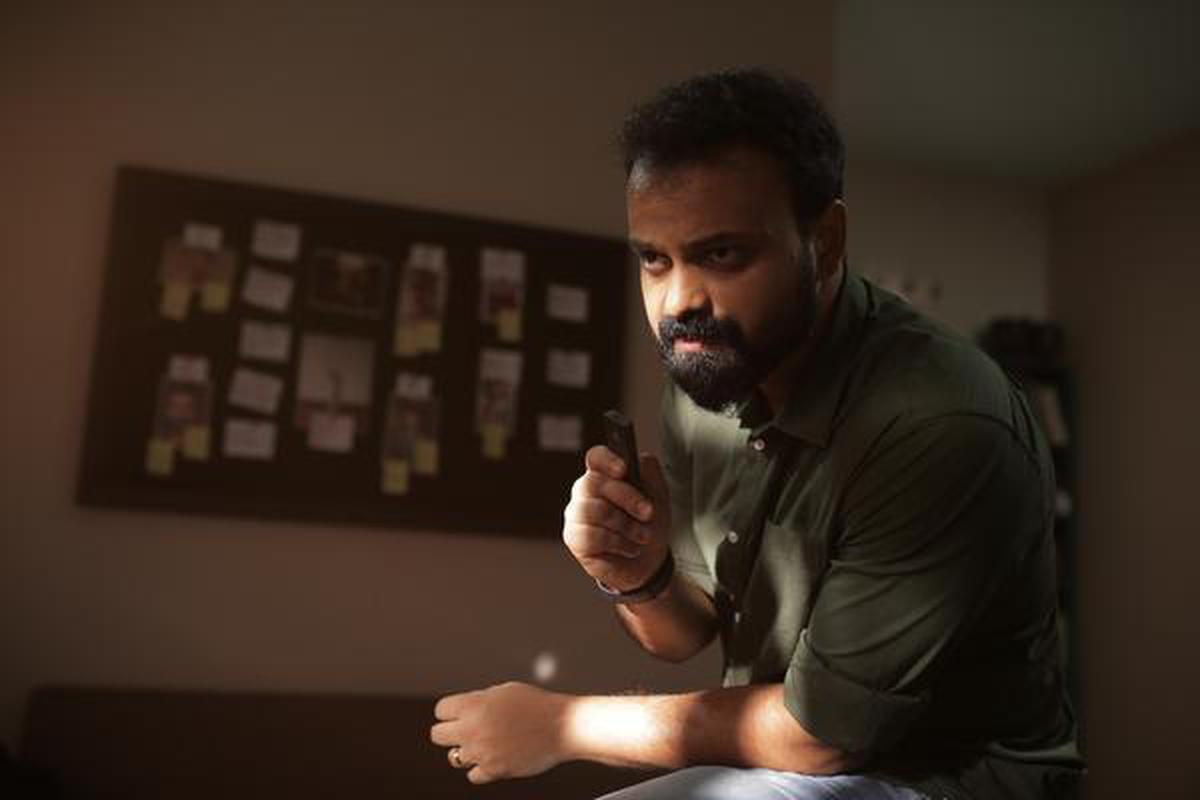 Midhun Manuel Thomas’ 'Anjaam Pathiraa' is a whodunnit - The Hindu