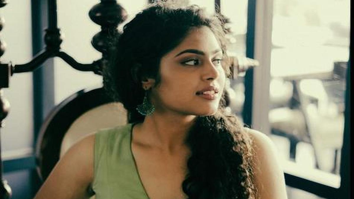 ‘Jathi Ratnalu’s Faria Abdullah is a dancer, painter, poet, theatre and ...