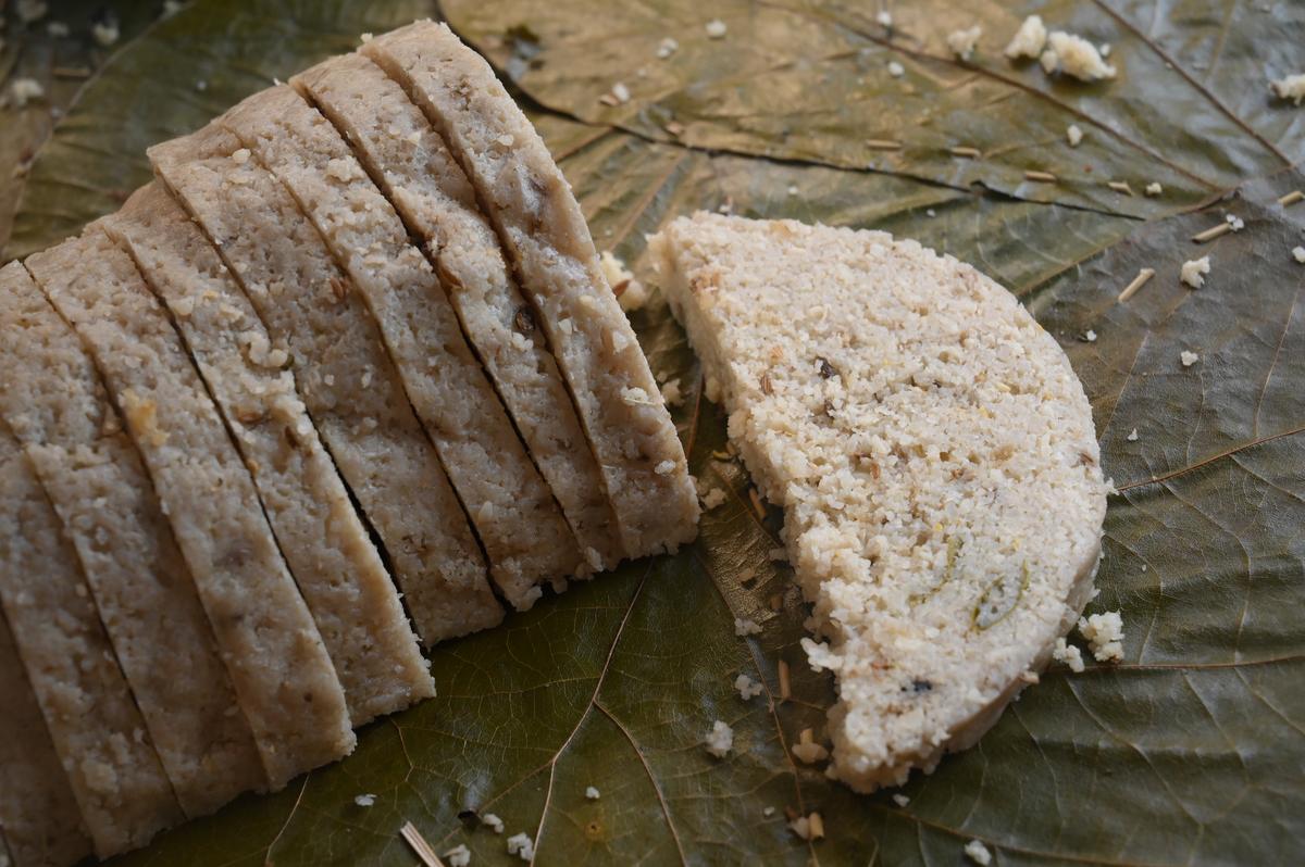 This Chennai ‘shop on wheels’ sells Kanchipuram Idli - The Hindu