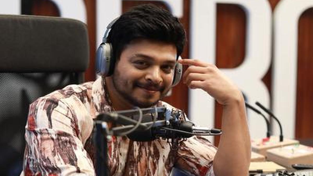 Actor-director Srini returns to his radio roots with ‘On Air’ - The Hindu
