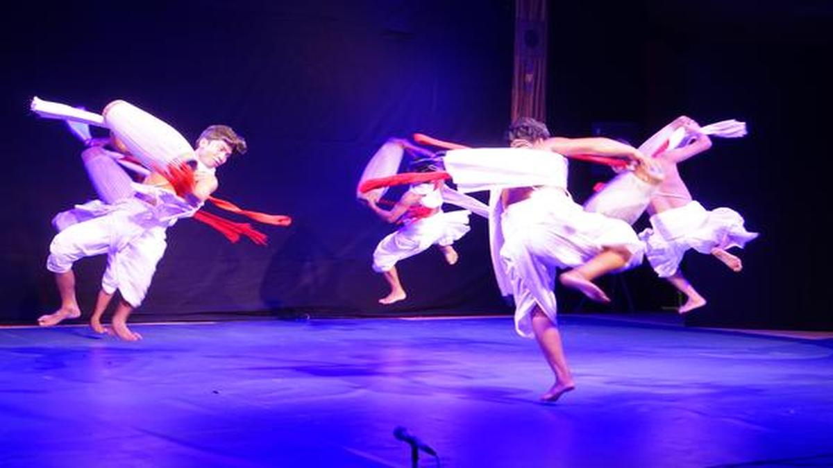 When Thanjavur turned into a performance stage - The Hindu