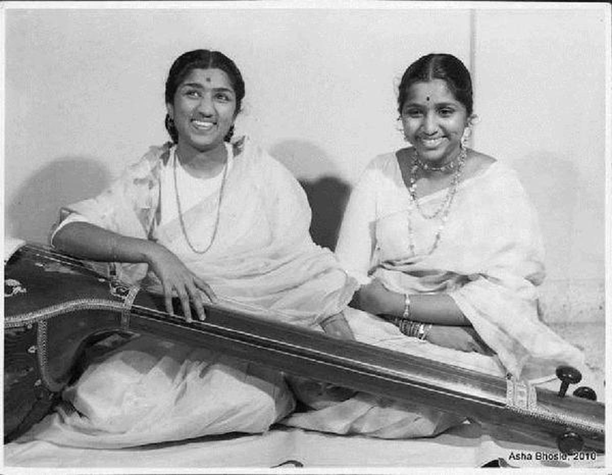 Lata Mangeshkar Family Members