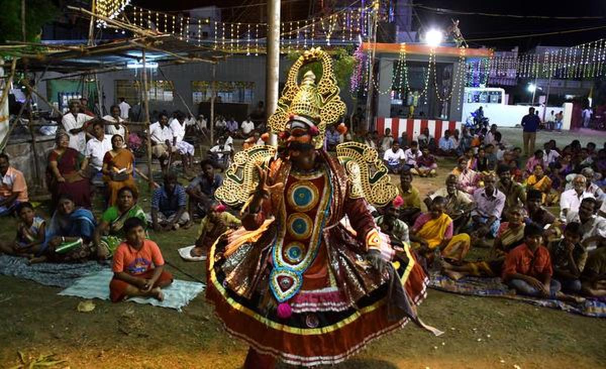 A rivetting ‘therukoothu’ performance - The Hindu