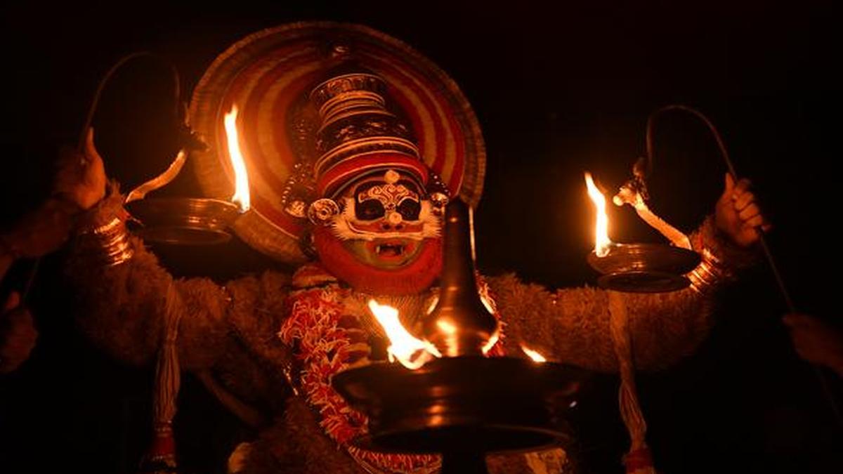 Koodiyattam’s dramatic transition - The Hindu