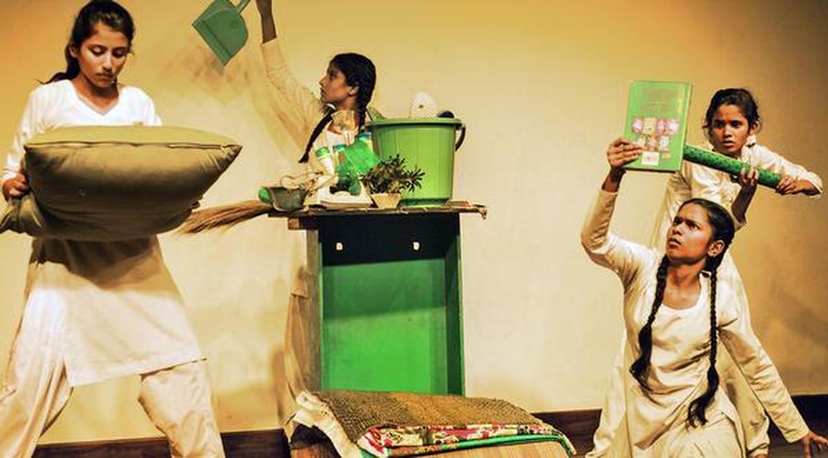 The self-sufficient world of Bhagi Hui Ladkiyan - The Hindu