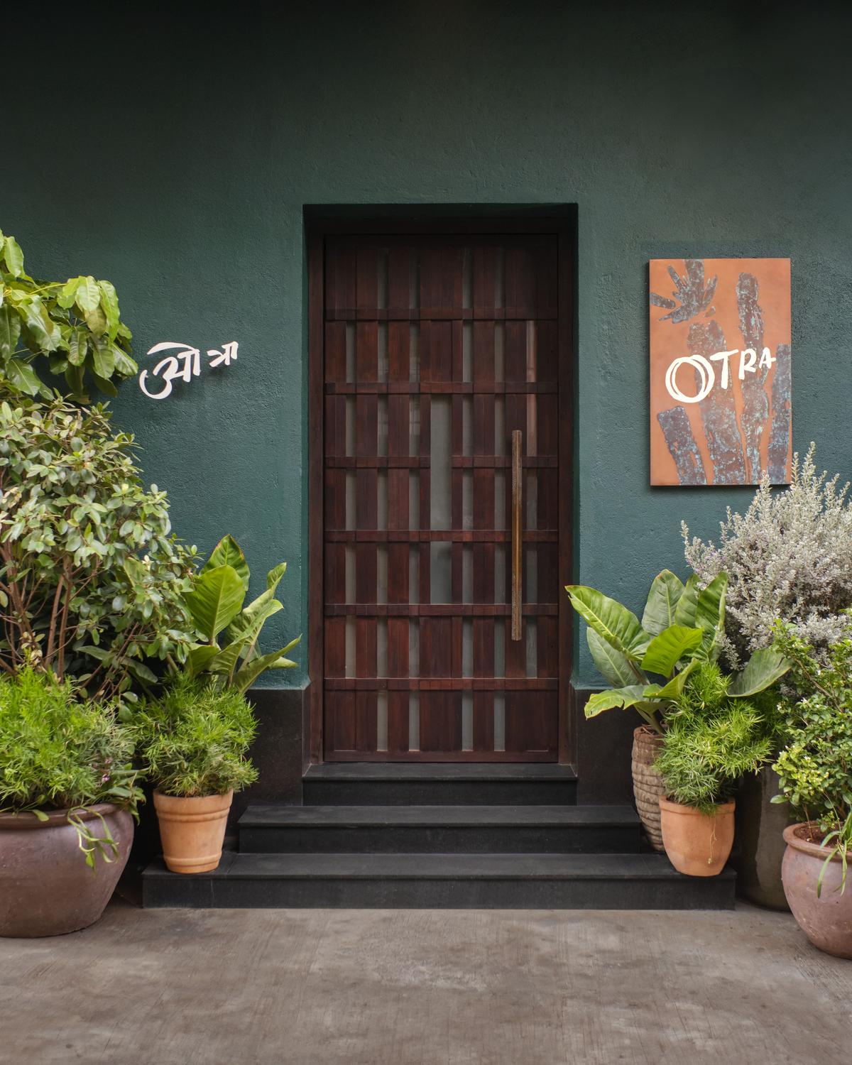 Alex Sanchez’s new restaurant, Otra, welcomes you to the other side ...