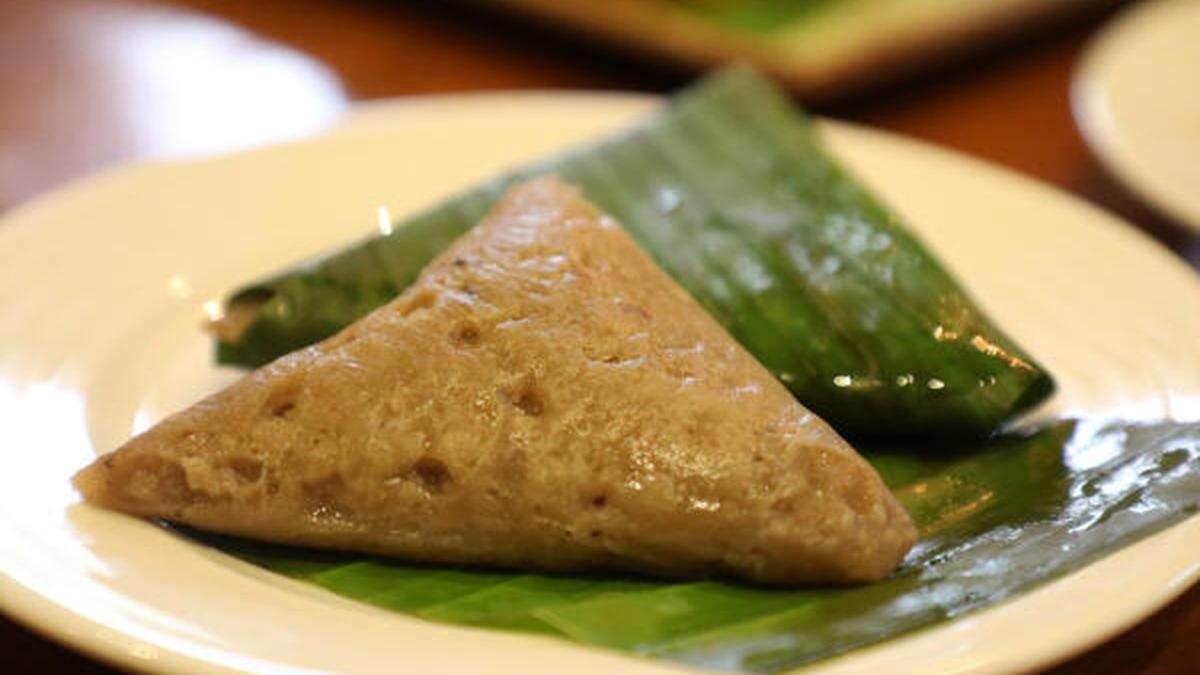 How to make chef Ummi Abdulla’s Kayada (കായട) banana pocket - The Hindu