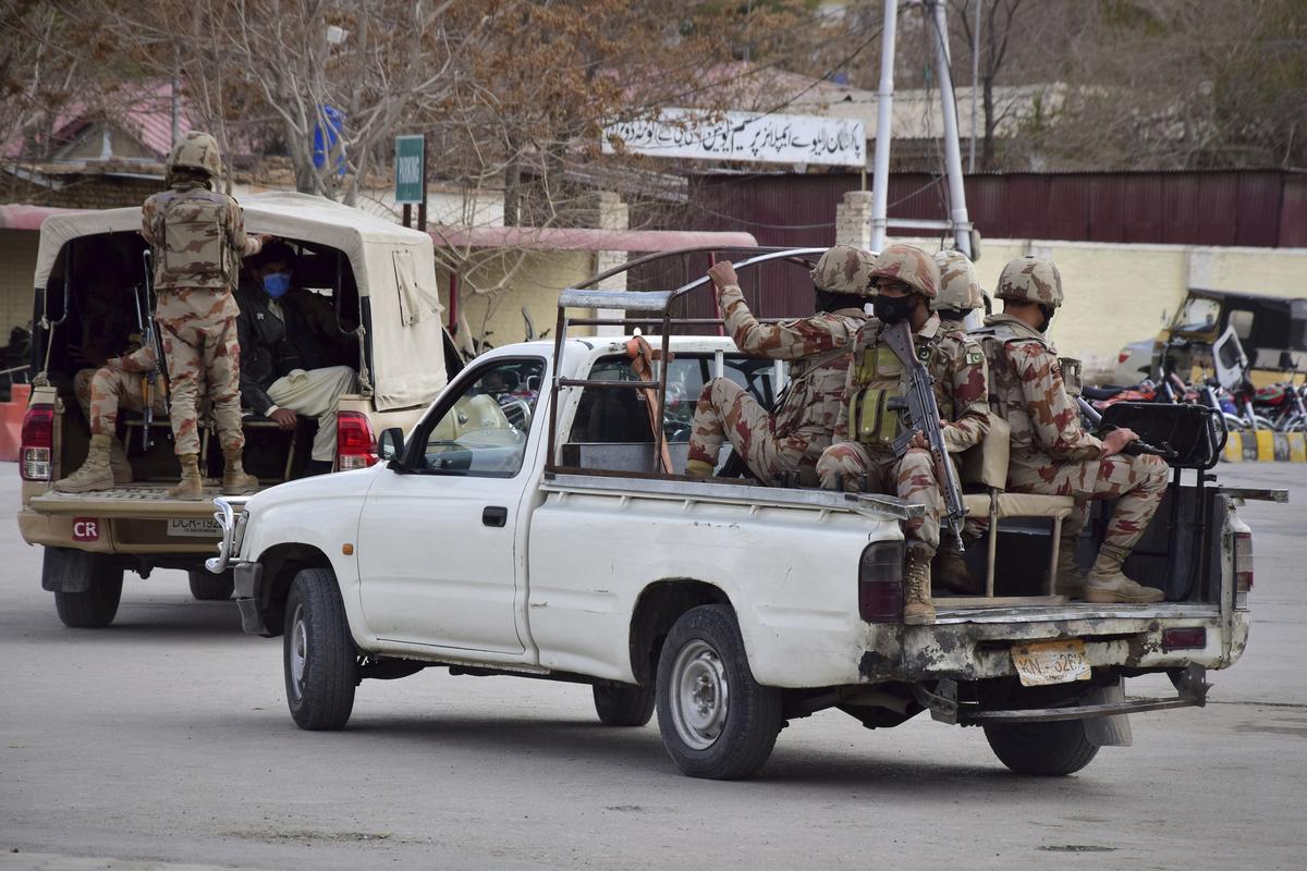 Pakistan train hijack: Siege ends; 21 passengers, 4 soldiers killed ...