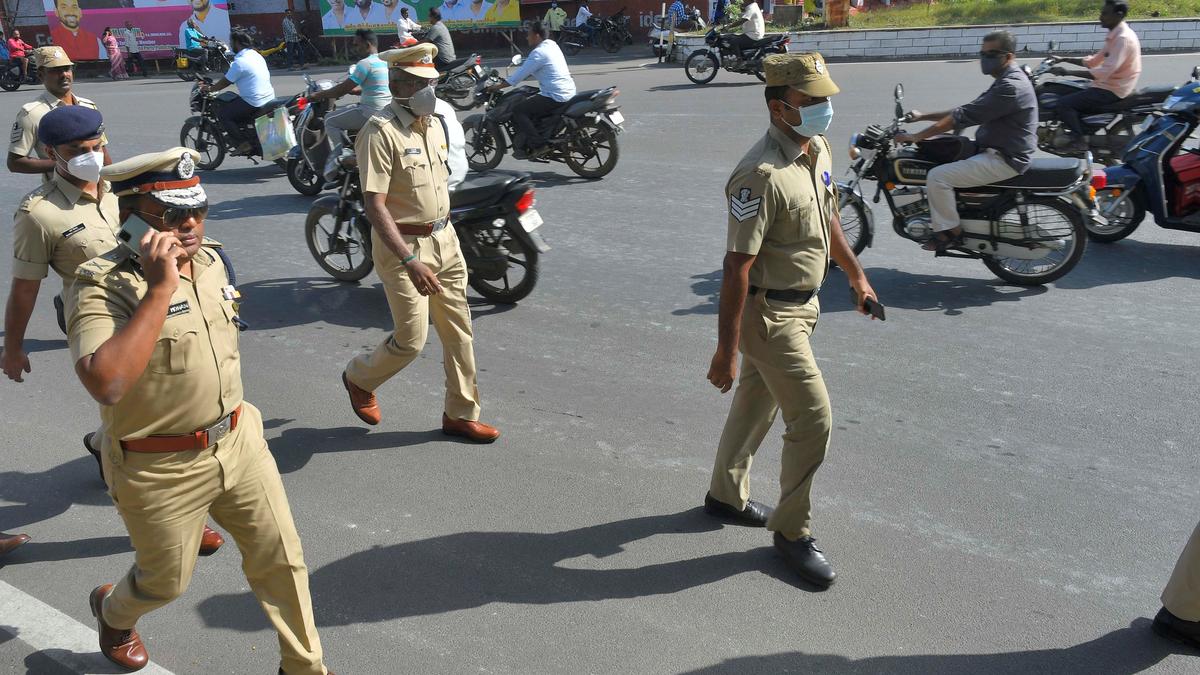 Traffic police working with PWD, LAD to ease congestion: ADGP - The Hindu