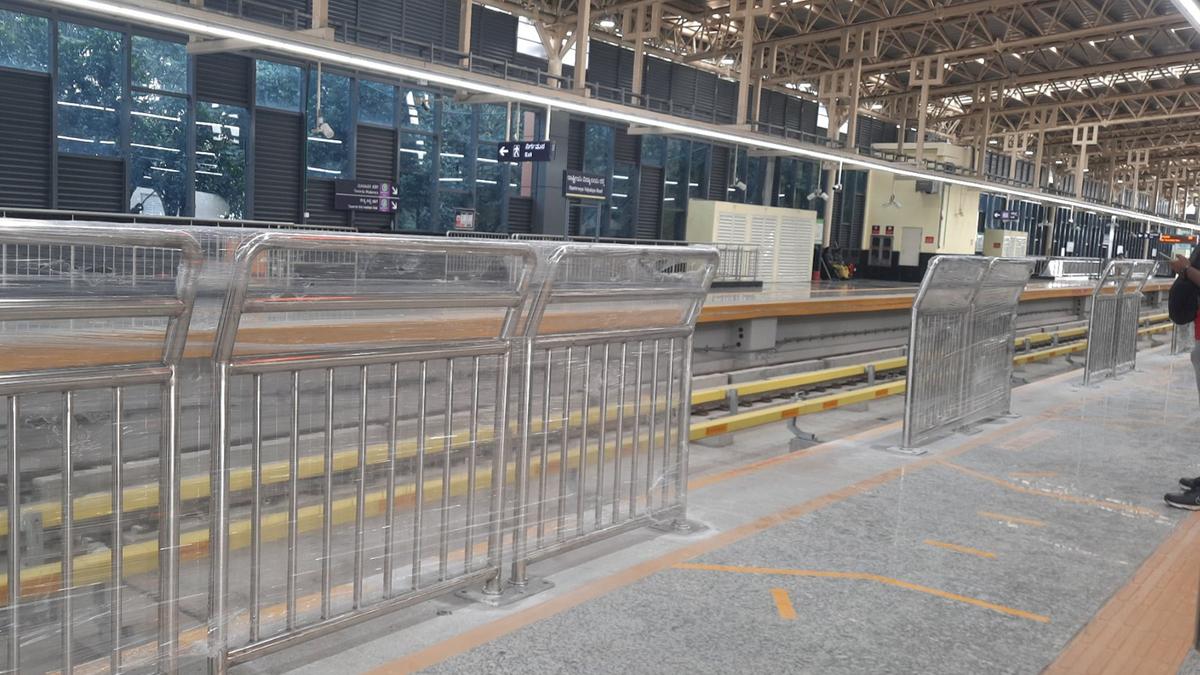 Passenger surge on Bengaluru metro’s Yellow Line: BMRCL installs safety ...