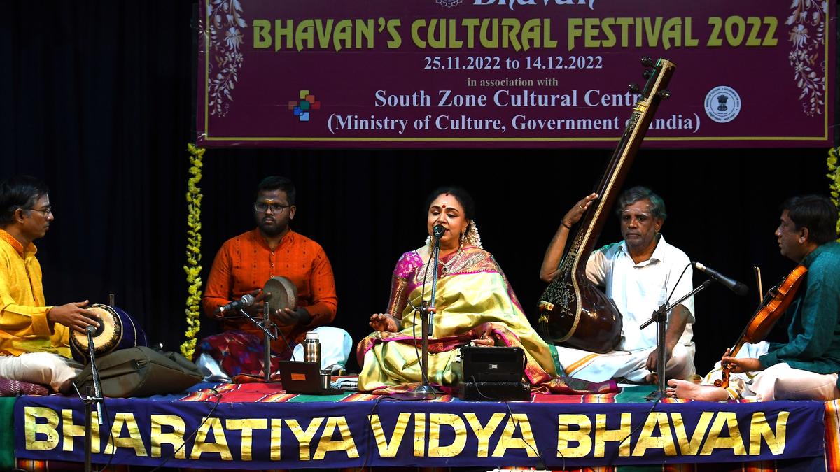 Sudha Ragunathan’s exuberant Dhanyasi alapana - The Hindu