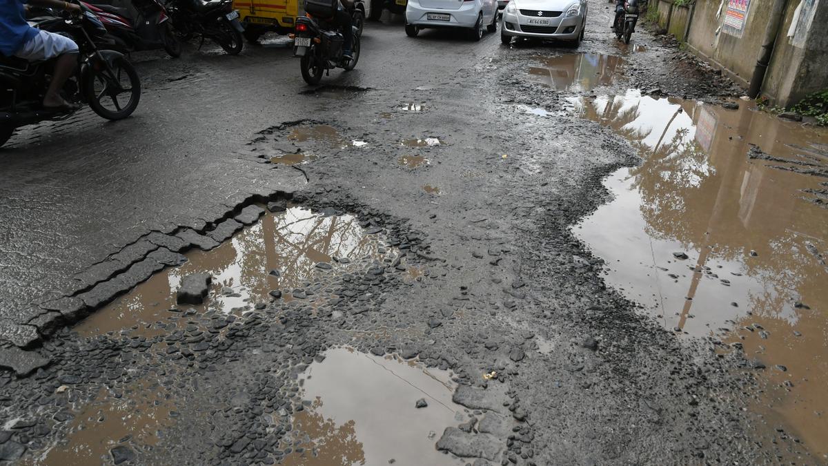 Kerala Government, Opposition in war of words over bad roads - The Hindu