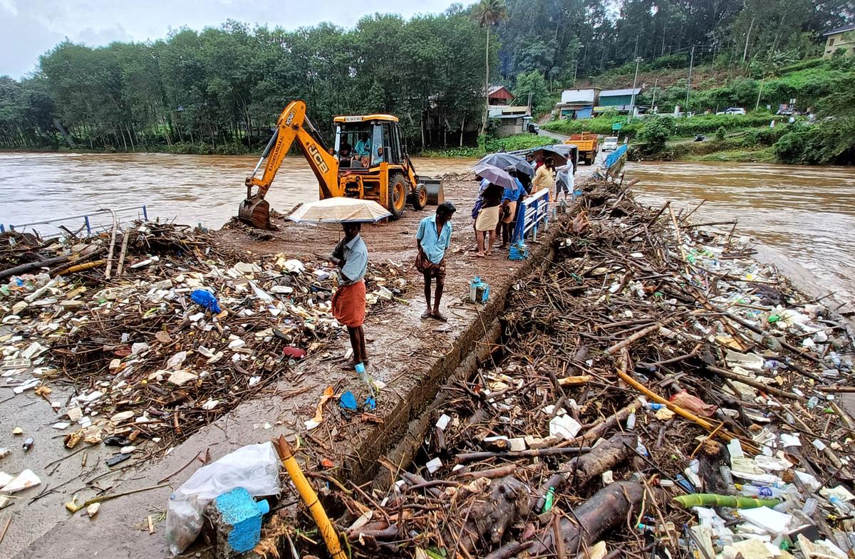 Kottayam continues to reel under flood threat - The Hindu