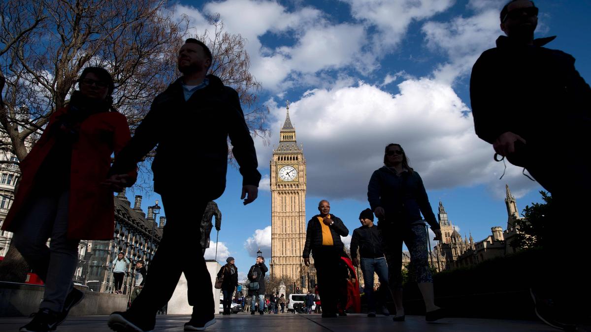 Census reveals Christians are a minority in England; non-religious grow ...