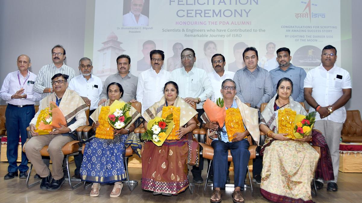 ISRO scientists interact with engineering students - The Hindu