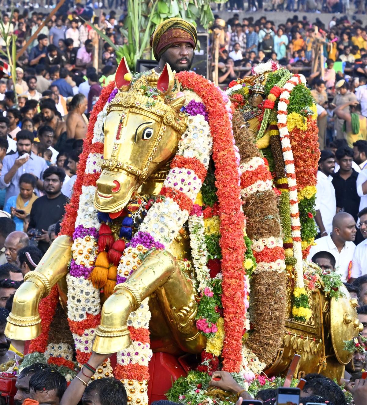 Chithirai festival | Sea of devotees gather at Madurai’s Vaigai river ...