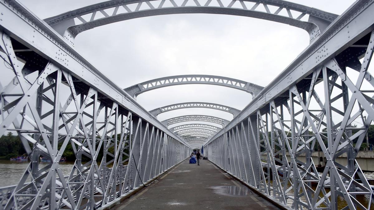 132-year-old bridge at Feroke gets a facelift - The Hindu