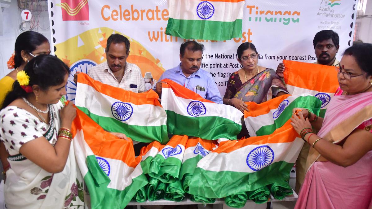Andhra Pradesh: National flags fly off the shelves across State - The Hindu