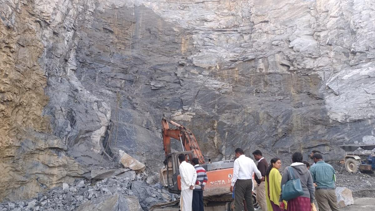 3 killed in quarry accident in Chamarajanagar in Karnataka - The Hindu
