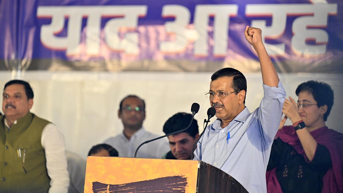 Kejriwal back in action, to appear before Assembly panel over phansi ...