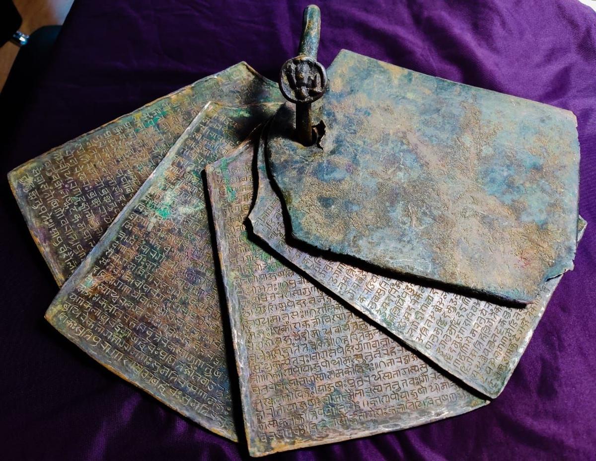 (pg1) Rare copper plates of Vijayanagar period comes to light - The Hindu