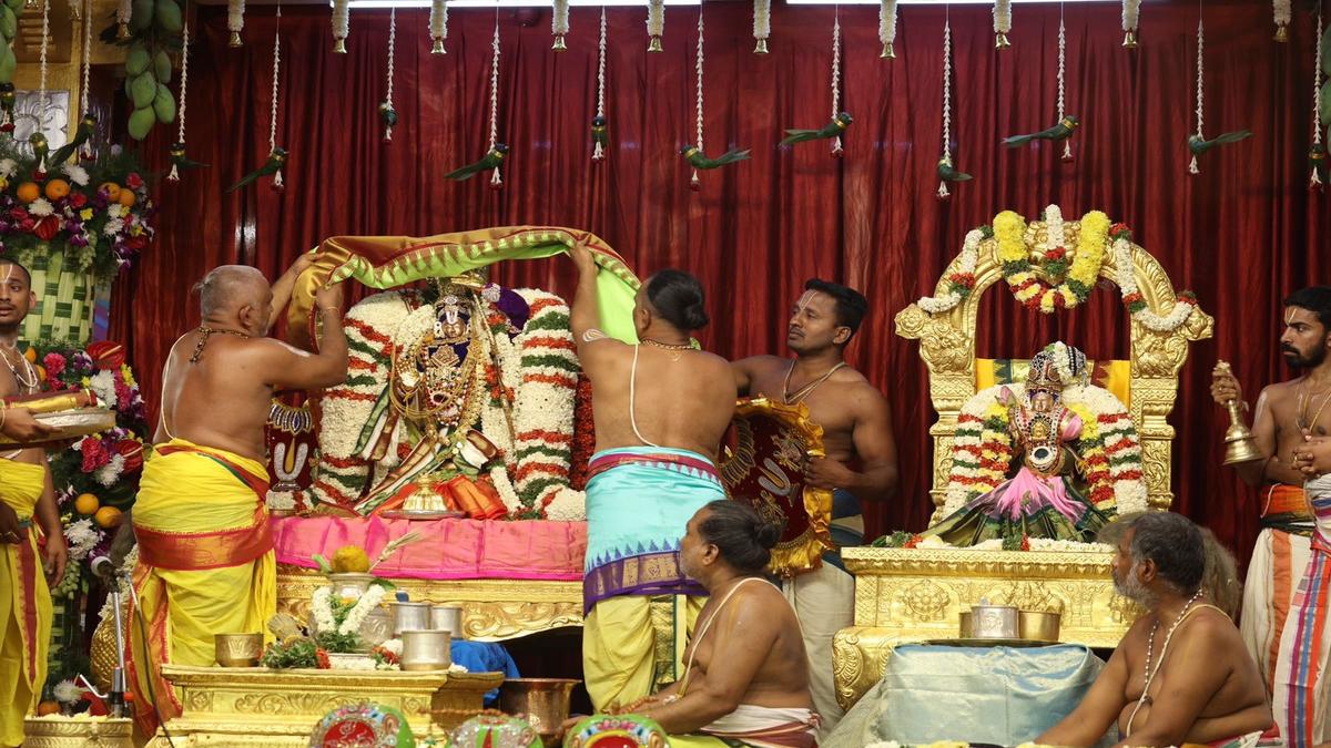 Thousands throng Vontimitta for ‘Sitarama Kalyanam’ - The Hindu