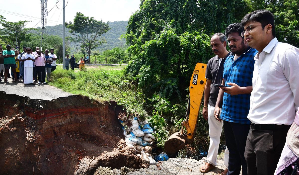 Bridge collapses, water enters houses as heavy rain lashes Coimbatore ...