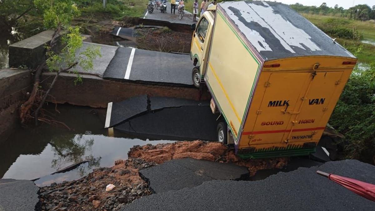 Torrents of rain leaves Mayiladuthurai battered and bruised - The Hindu