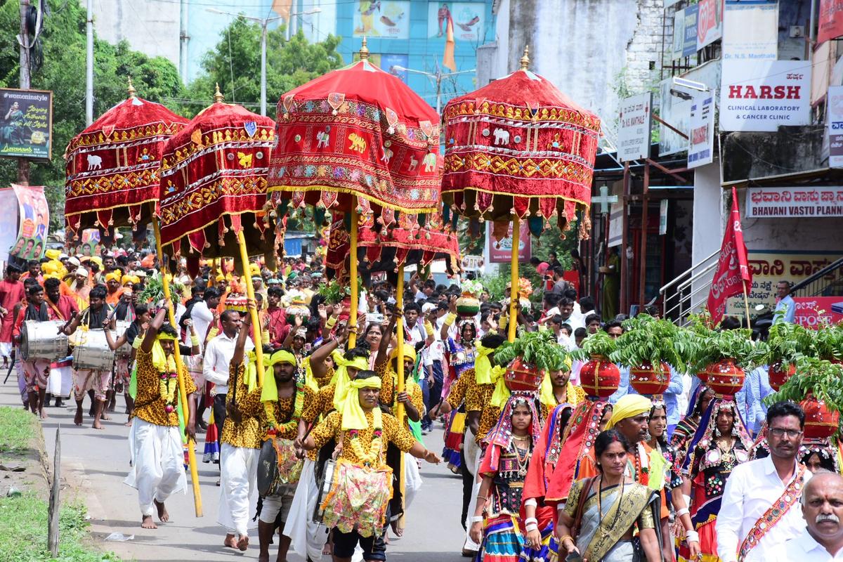 Cultural procession in Kalaburagi demonstrates State’s folk heritage ...