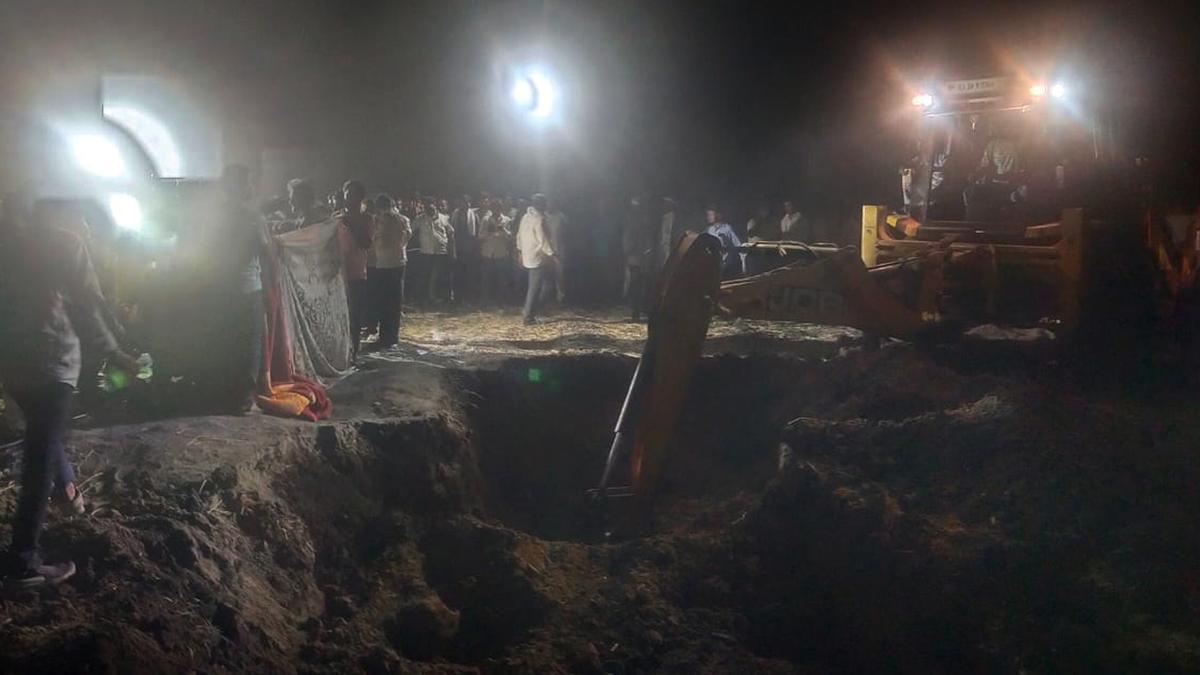 Efforts on to rescue child from borewell in Vijayapura - The Hindu