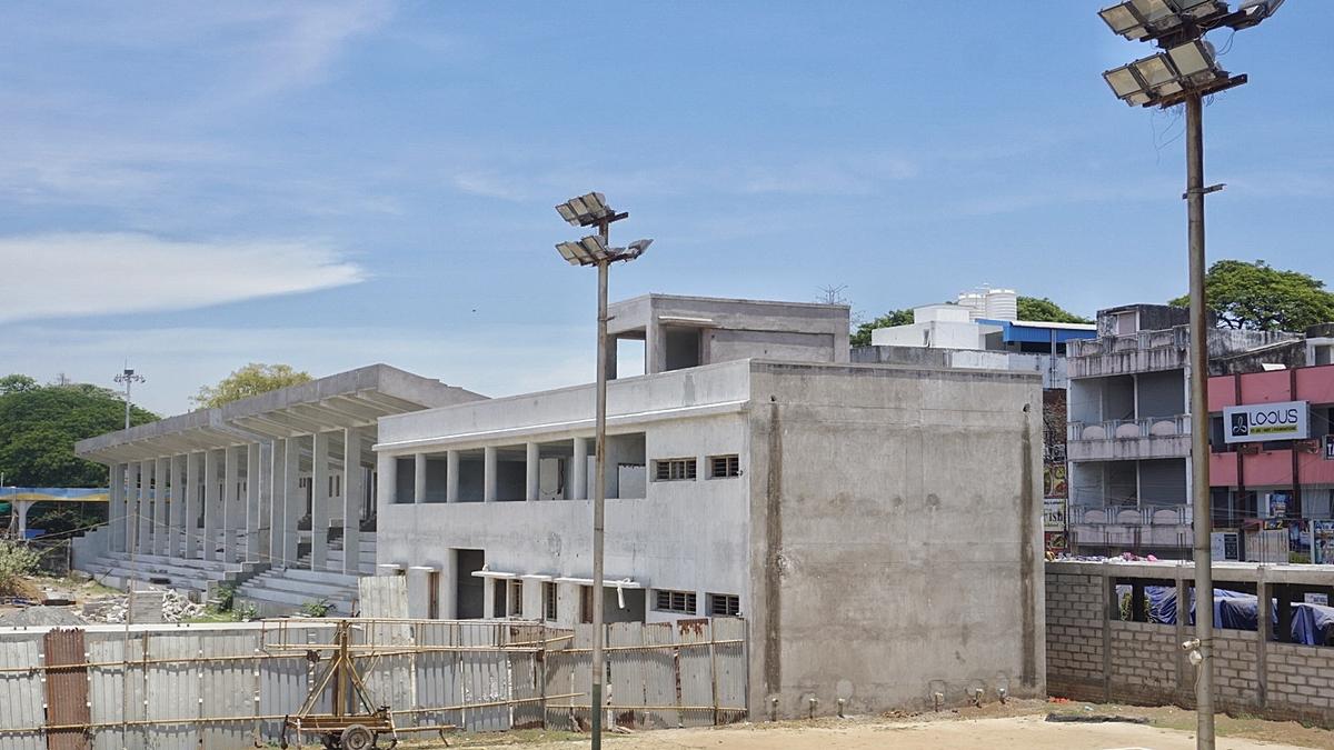 CM inspects Smart City projects at Anna Thidal - The Hindu