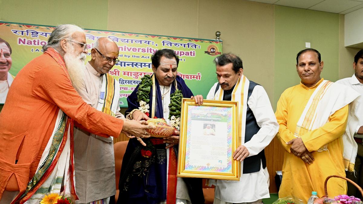 Padma Shri awardee Madugula Nagaphani Sarma felicitated at NSU in ...