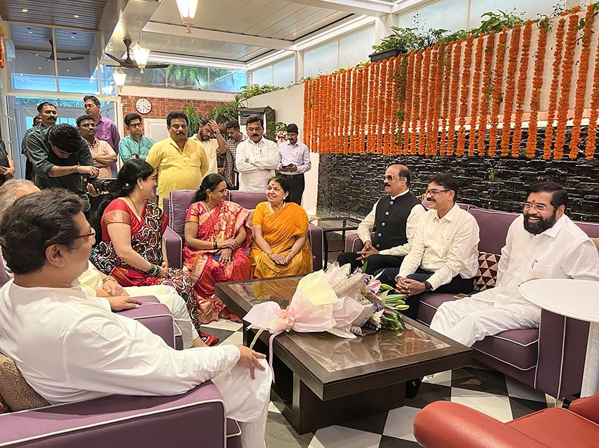 Now, CM Eknath Shinde visits Raj Thackeray ahead of BMC poll - The Hindu