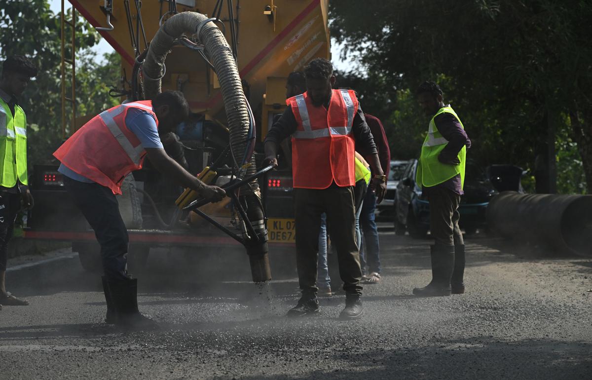 Kochi Corporation commissions pothole patching machine - The Hindu