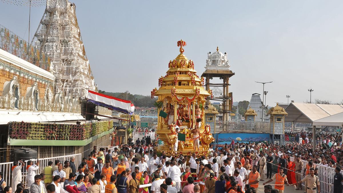 Thousands trek to Tumburu Theertham - The Hindu