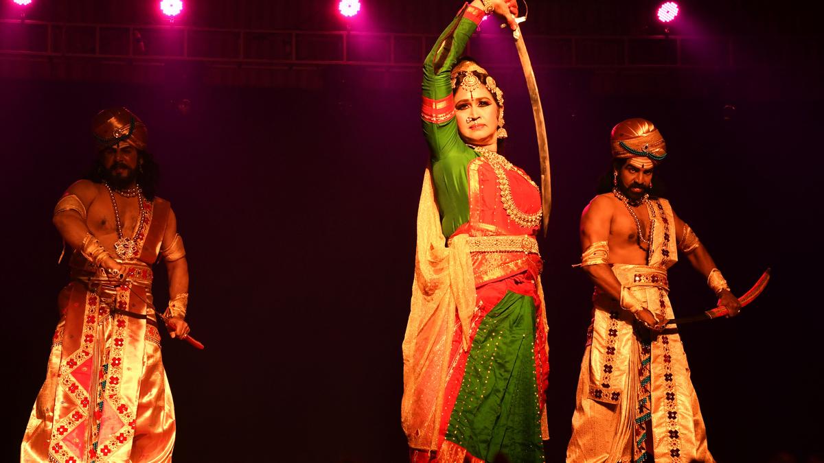 Velu Nachiyar enlivens stage in Madurai - The Hindu