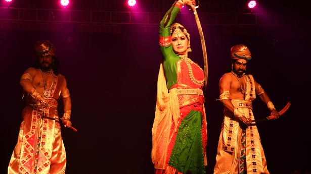 Velu Nachiyar enlivens stage in Madurai - The Hindu