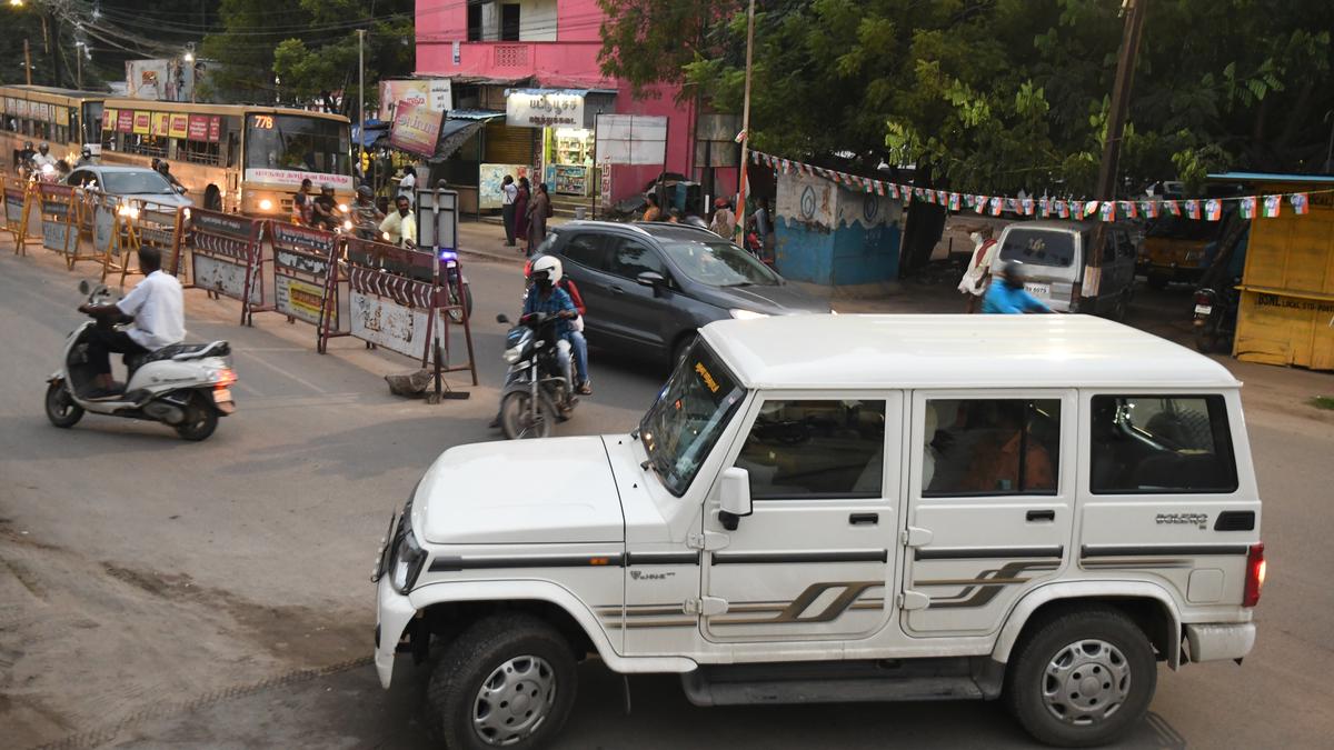 Shifted U-turn facility creates mess near bus stop sans shelter on ...